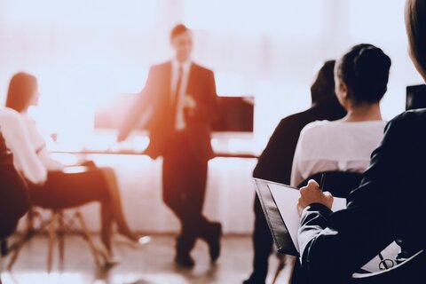 Associate Manager Job Description – Requirements, Salary, Jobs