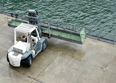 Stevedore Job Description – Requirements, Salary, Jobs