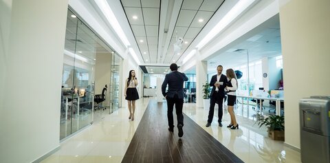 Senior Associate Job Description – Requirements, Salary, Jobs