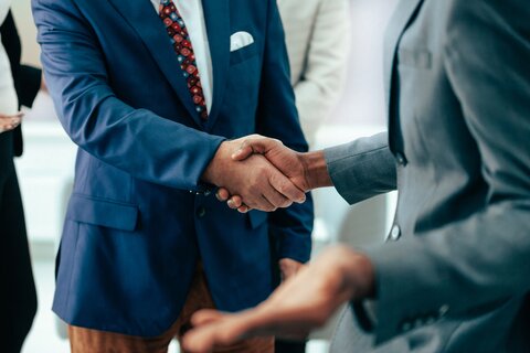 Associate Manager Job Description – Requirements, Salary, Jobs