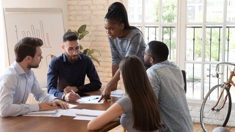 Lead Job Description – Requirements, Salary, Jobs